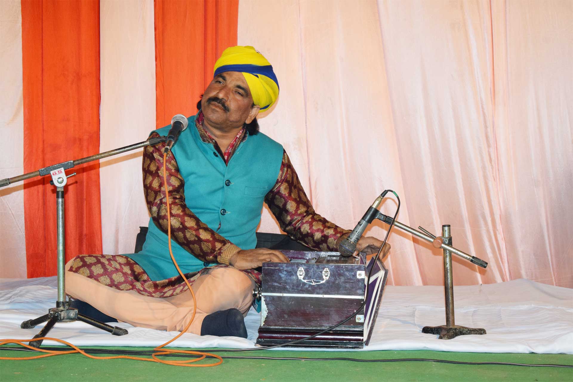 Rajasthani Folk music and dance group of 5 artists @ Barhni, Uttar Pradesh