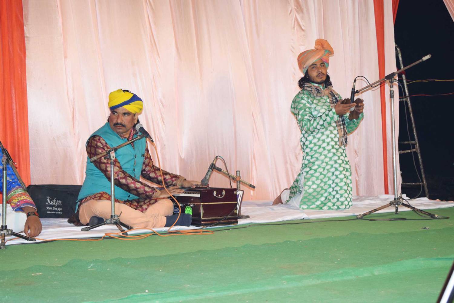 Rajasthani Folk music and dance group of 5 artists @ Barhni, Uttar Pradesh